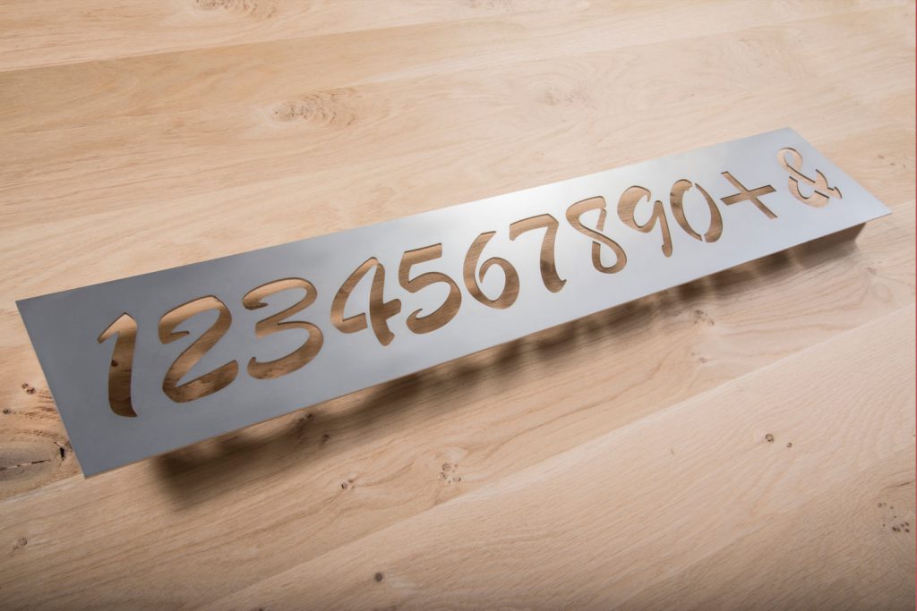 Découpe laser | Signalétique | Plaque de lettres et chiffres personnalisée
